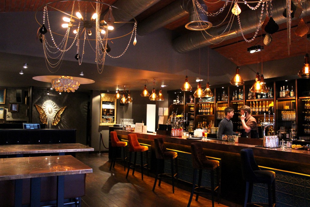 A Rose Gold Birmingham Bar With Smokin' Cocktails | Aluna