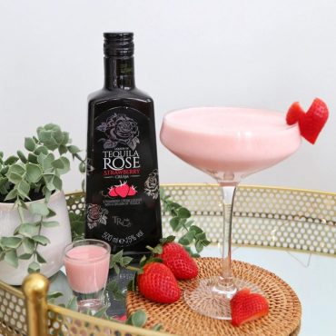 Tequila Rose Drinks Ideas: The Strawberry Kiss Cocktail